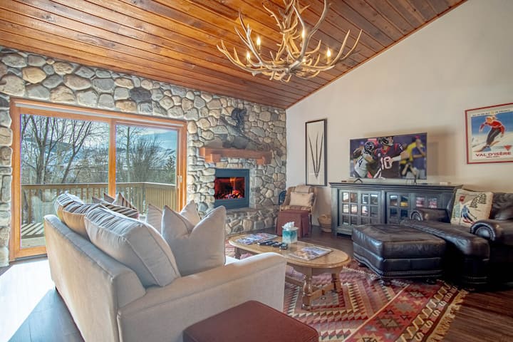 Ridge Condo - Modern Luxury Condo Walk To Pools! - Sun Valley, ID