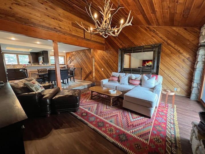 Ridge Condo - Modern Luxury Condo Walk To Pools! - Sun Valley, ID