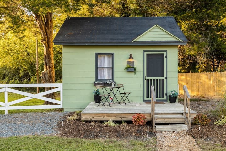 Tiny House With Huge Fire Pit - Cape Charles, VA
