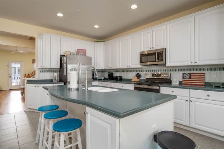 Beautiful Townhouse, 2 Pools, 6 Beach Chairs*grill - Ocean City