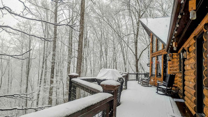 Elevated Stay–skiing*tubing*hot Tub*views*natpark - Maggie Valley, NC