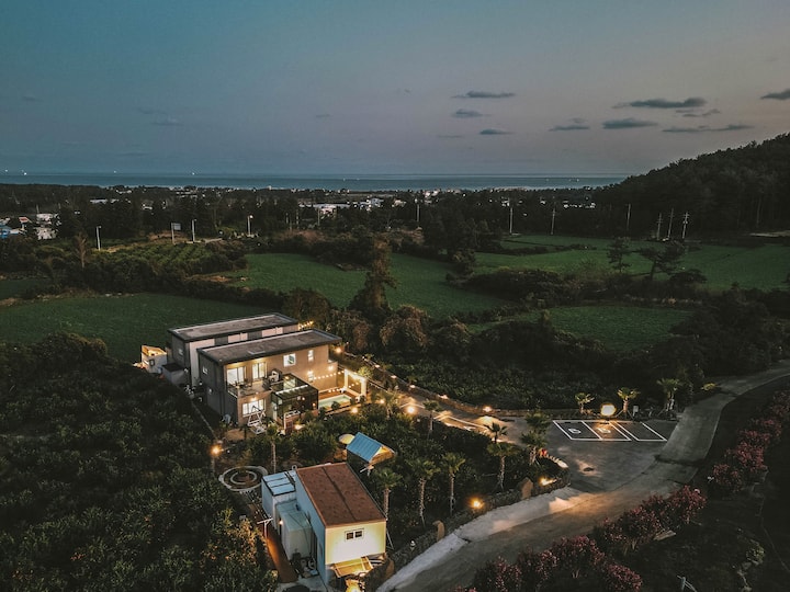 #감귤체험 #자쿠지 #표선해변 #허브동산 독채 풀빌라 A - Jeju