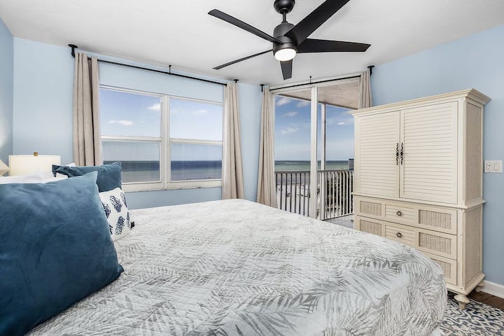 3rd Floor Gulf-front Retreat | 180° Views & Pool - Fort Myers Beach, FL