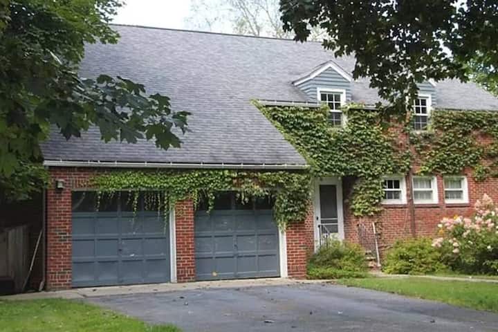 Cozy Home Heart Of The Village Near Golf & Colgate - Hamilton, NY