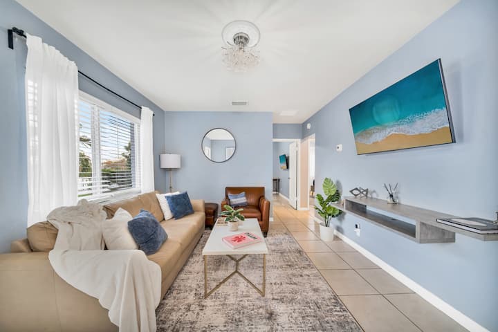 Charming House With Fenced Yard - Great Location - West Palm Beach, FL