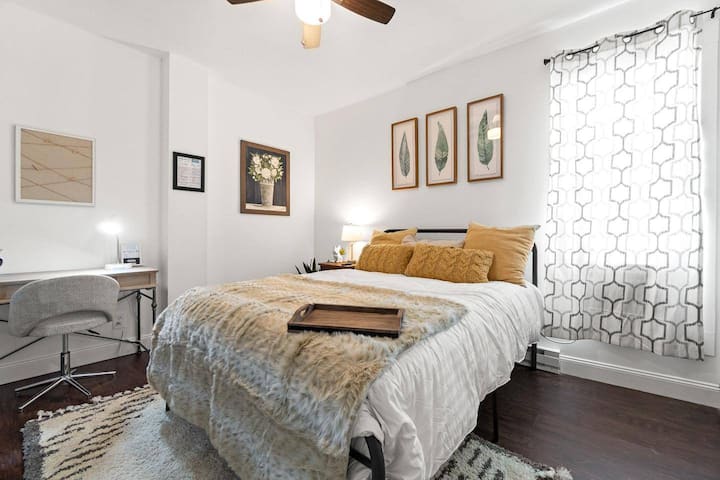 Charming Brick House Apartment With Free Parking - Fort Wayne, IN