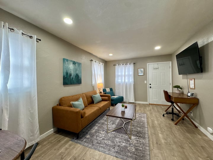 Near Wichita Airport And Downtown W Fenced Patio. - All Star Sports, Wichita