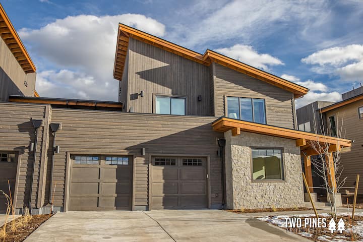 Wonderful Home With Hot Tub | 15 Min Drive To Resort, 5 Min Walk To Shuttle - Montana