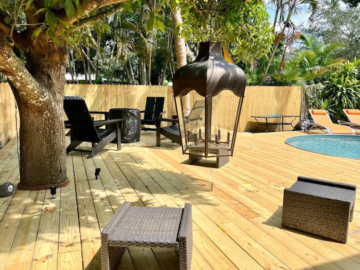 Bungalow Reborn: Pool, Sonos, Fire Pit Oasis! - Fort Lauderdale, FL