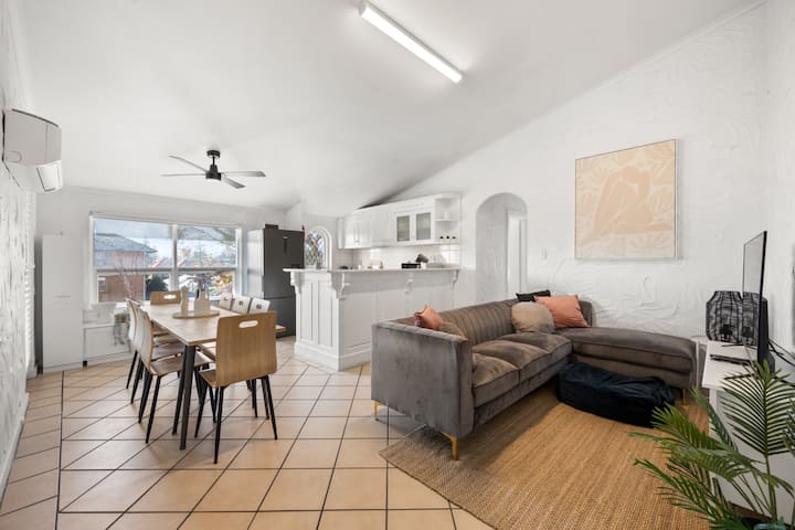 Ivy's At Glenelg Central—a Cosy Family Stay - グレネルグ