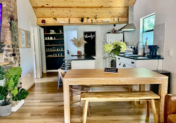 Sweet Bungalow. Super Location. Walkability - Austin, TX