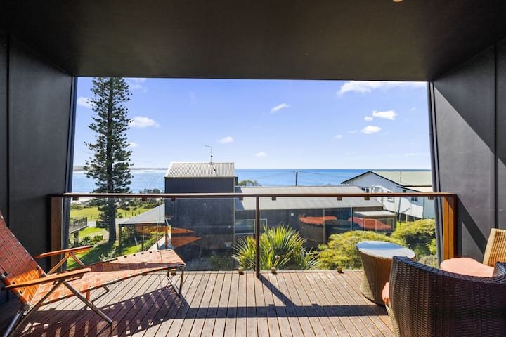 Rock Ledge - Emerald Beach