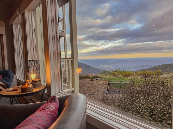 Mountaintop Overlook – Updated 2br W/ Deck & Views - Wintergreen Resort, VA