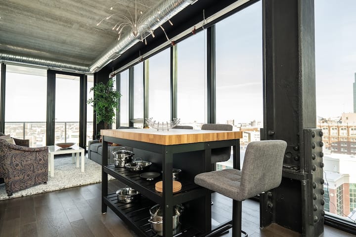 Superb City Views! 12th Fl - 2bed/ 2bath + Balcony - Winnipeg