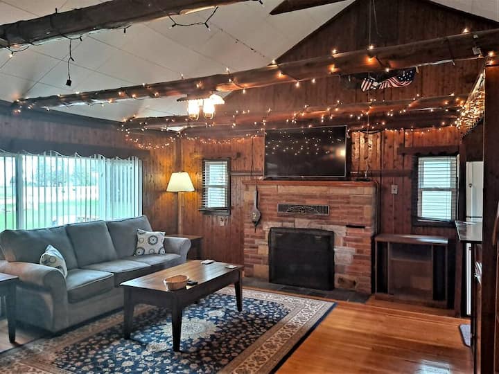 Rustic Retreat Cottage Sleeps 6 With A Lake View! - Lakeport State Park, Lakeport