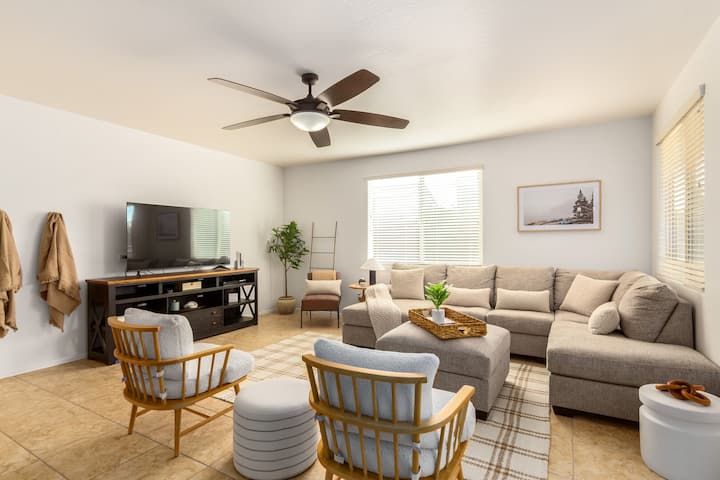 Modern Queen Creek Home W/ Fire Pit! Dog Friendly! - San Tan Valley, AZ