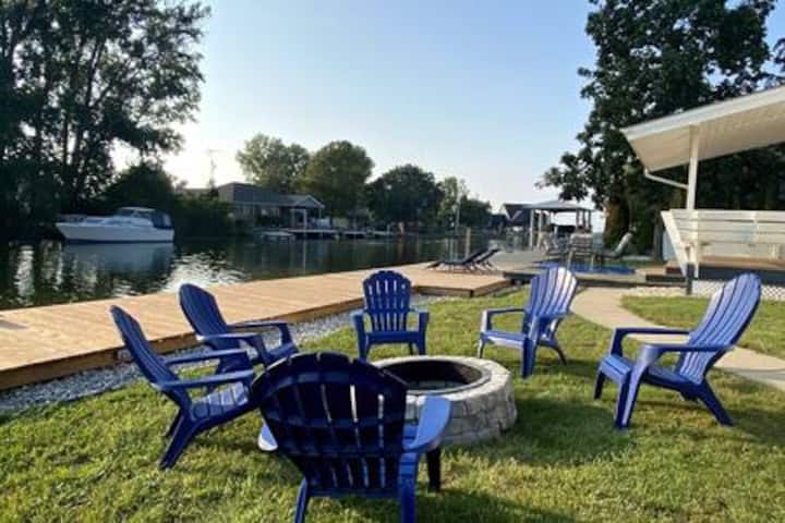 Waterfront Cottage•hot Tub•games Room•sleeps 8-12 - Ontario