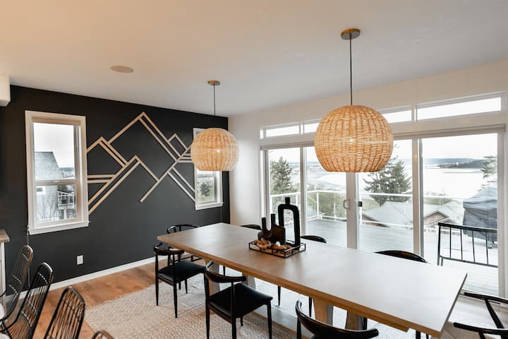 Modern Chic| Water View 4 Bedroom Home - Oak Harbor, WA