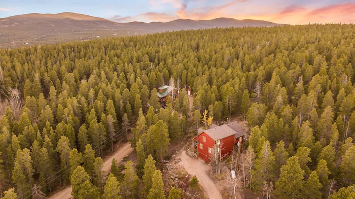 4br Forest‑backed Lodge | Hot Tub + Game Room - Nederland, CO