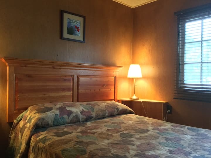 Brookside Motel Cabin # 1 - Golden