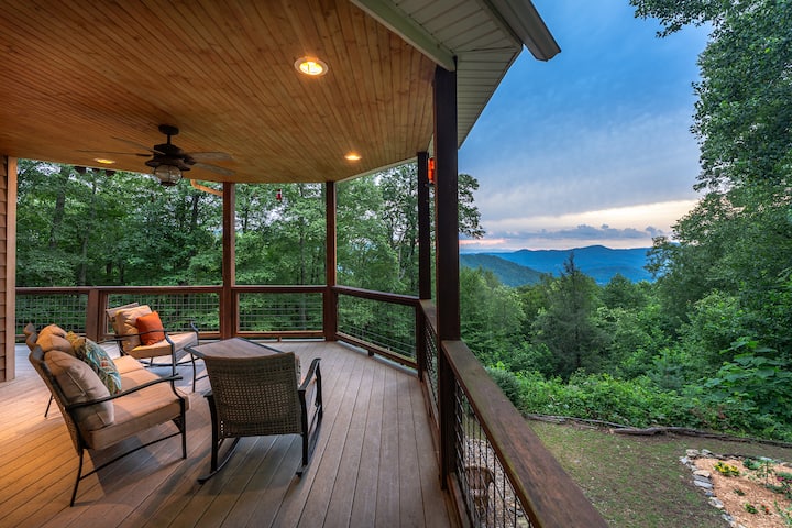 Ridgetop Hideaway | Hot Tub, Fire Pit & Views! - Swannanoa, NC