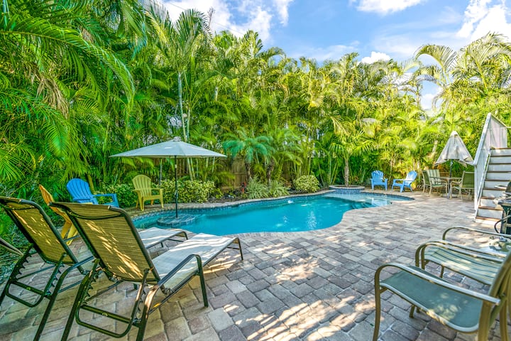 Hawaiian Hideaway Apartment 4 - Anna María, FL