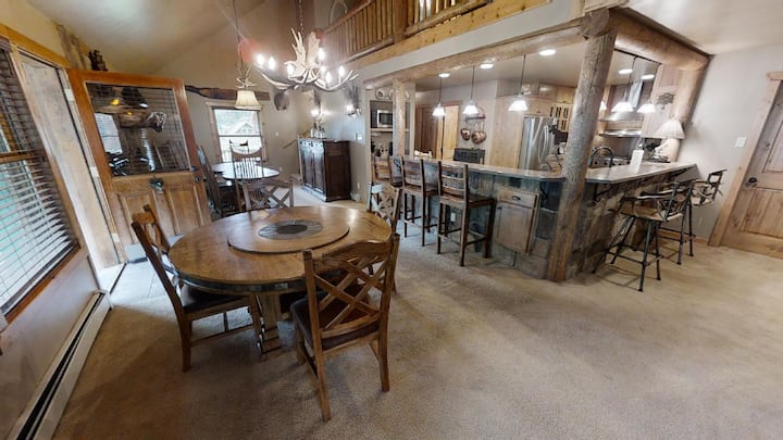 Antlers Riverside Lodge - Upper Valley - New Property - Pet Friendly - Jacuzzi - - Eagle Nest, NM