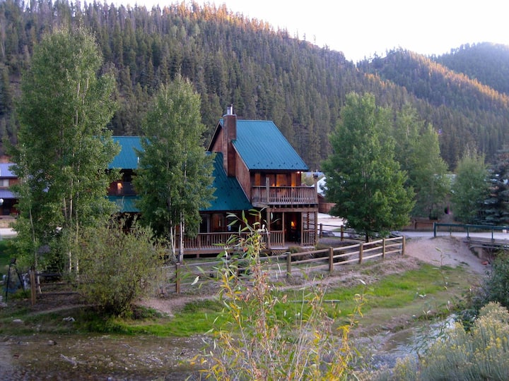 Lucky River Retreat - In Town - Pet Friendly - Red River, NM