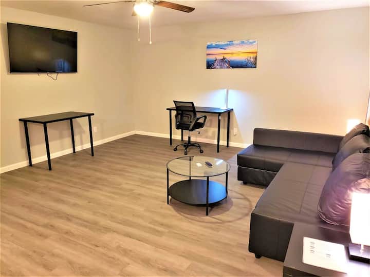 # 7, 2 Bedroom Apartment, Full Kitchen / Bathroom - 라 메사