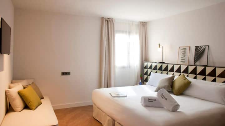 Triple By The Moods Oasis - Barcelona