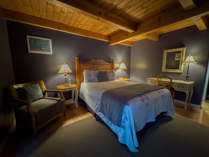 The Boat Room - Carriage House - Sutton Lake, WV