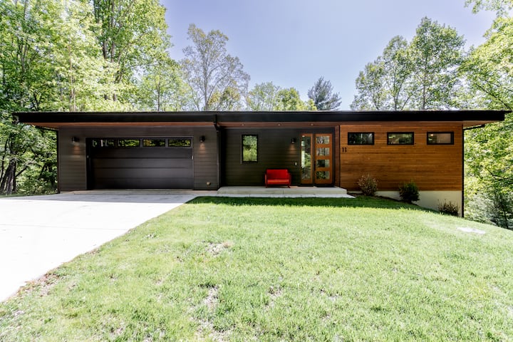 Contemporary Mountain Home Close To Asheville - Asheville, NC
