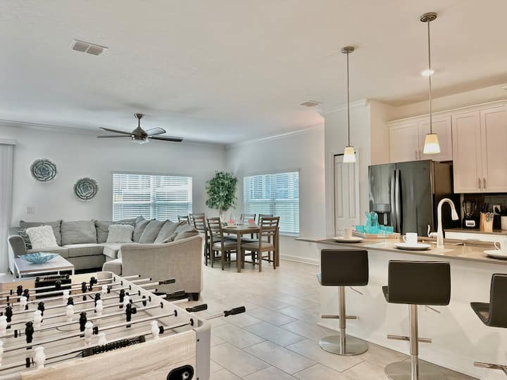 Luxury 5 Bedroom 4 Bath Private Pool Home 240 - Davenport, FL
