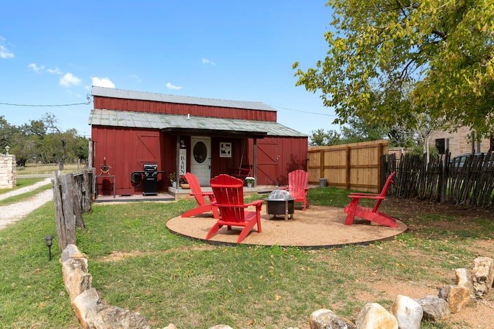 Rocking Ox Barn Cabin Near Main St! - Fredericksburg, TX