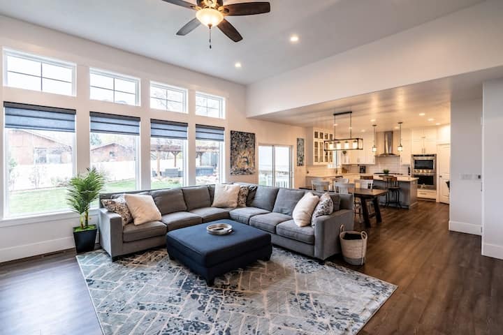Pristine New*home W/hot Tub , 4 Bd 3.5 Bth|slps 1 - Orem, UT