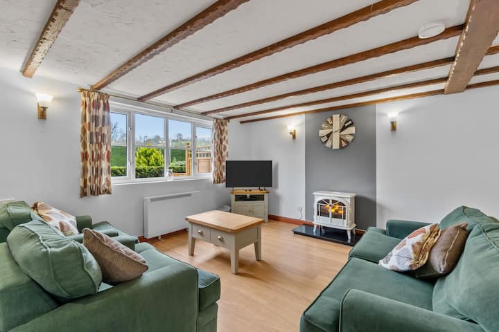 Two Bedroom 'Elm Cottage' At Crylla Valley  (100211) - Saltash