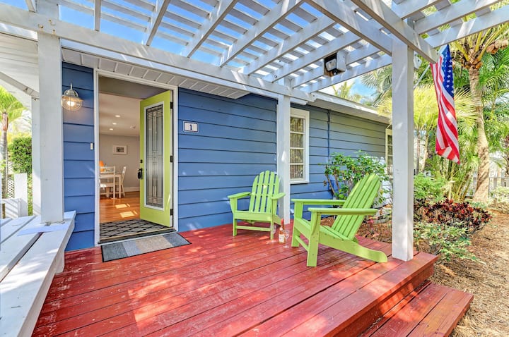 Dog Friendly Cottage - One Block To The Bay! - Anna María, FL