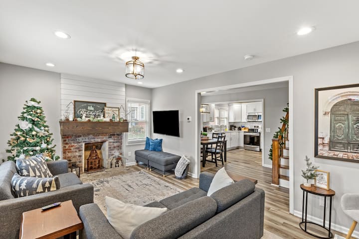 Warfield Manor/ Walk To Greyline Station - Lexington, KY