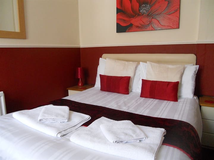 Single Ensuite At All Seasons Guest House - Great Yarmouth