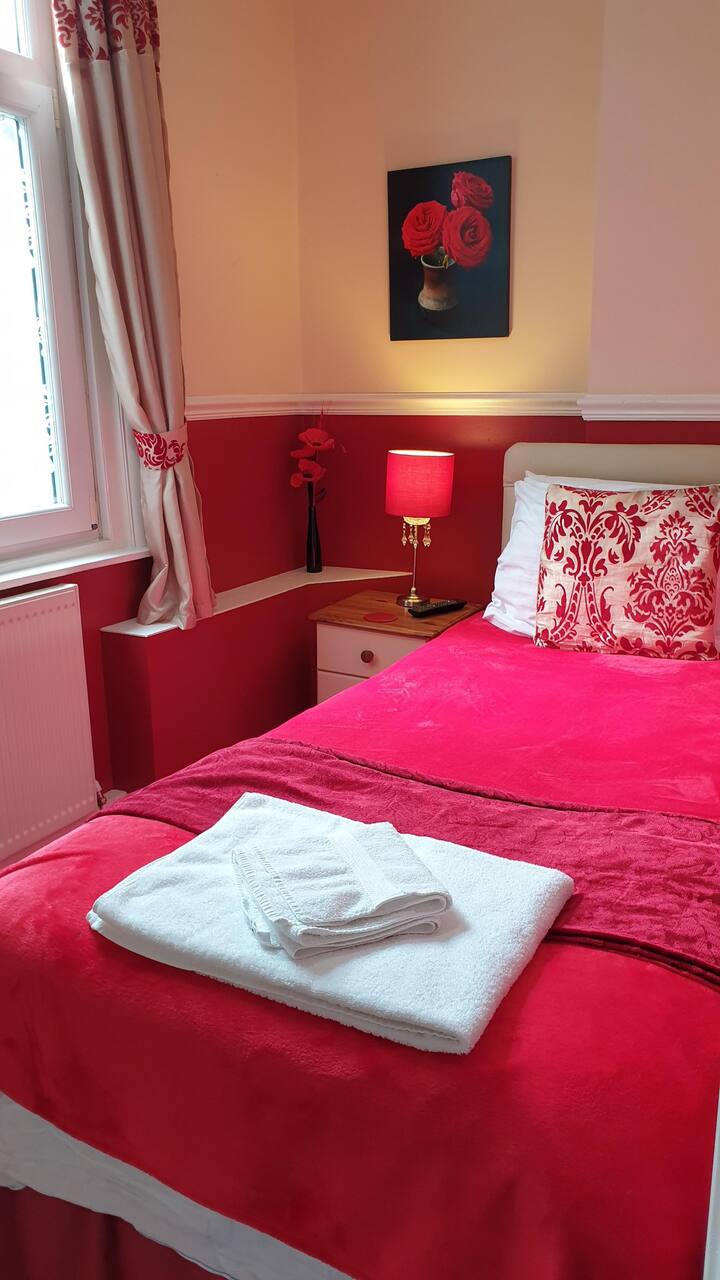 Single Ensuite At All Seasons Guest House - Gorleston-on-Sea