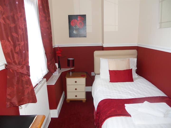 Single Ensuite At All Seasons Guest House - Gorleston-on-Sea