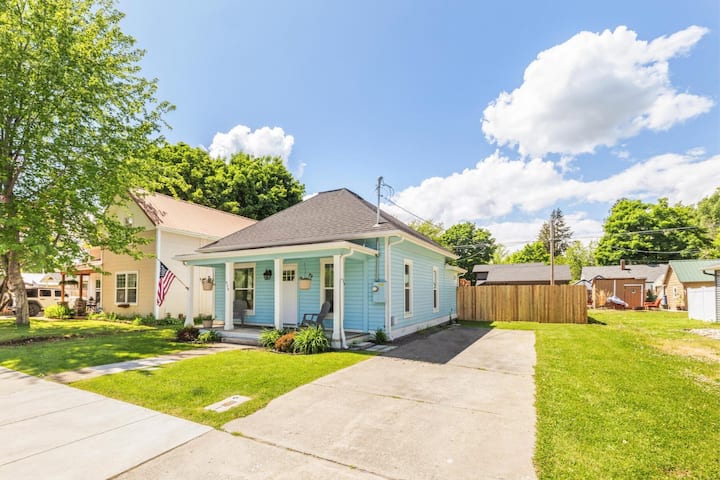 Charming 2br Retreat, Walk To Downtown & Park - 코어 드얼린