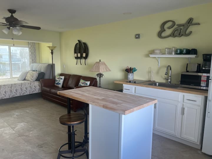 Lemon Bay Beauty - Pet Friendly Studio - Englewood, FL