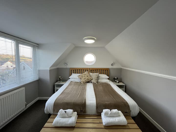 Superking Double Or Twin Ensuite With Shower - Saundersfoot