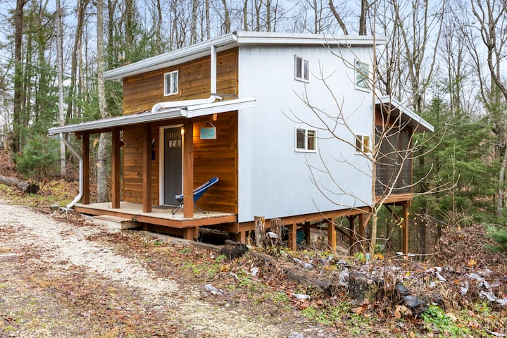 Big Leaf: Cleverly Designed Cabin For Outdoorsies! - Slade, KY