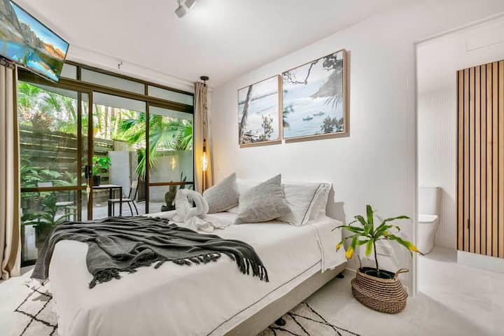 Naousa Private Beach Bungalow - Noosa
