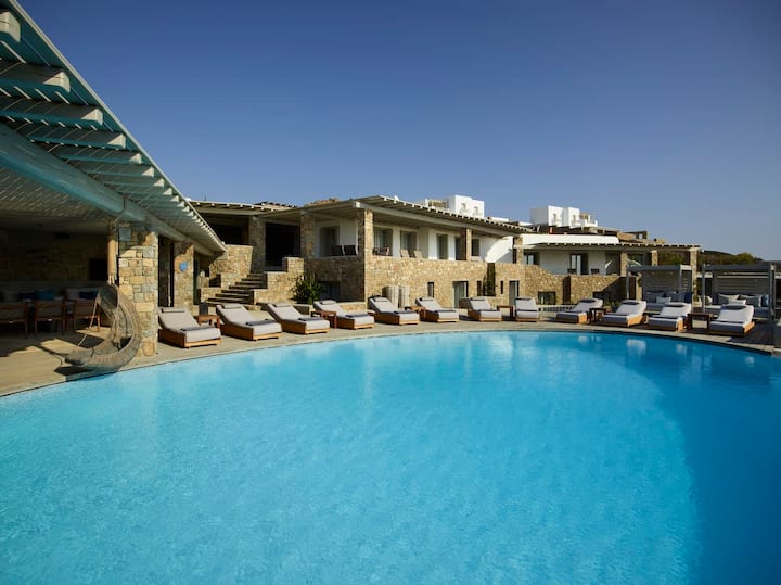 Modern Delightful Villa With Infinity Pool - Ios