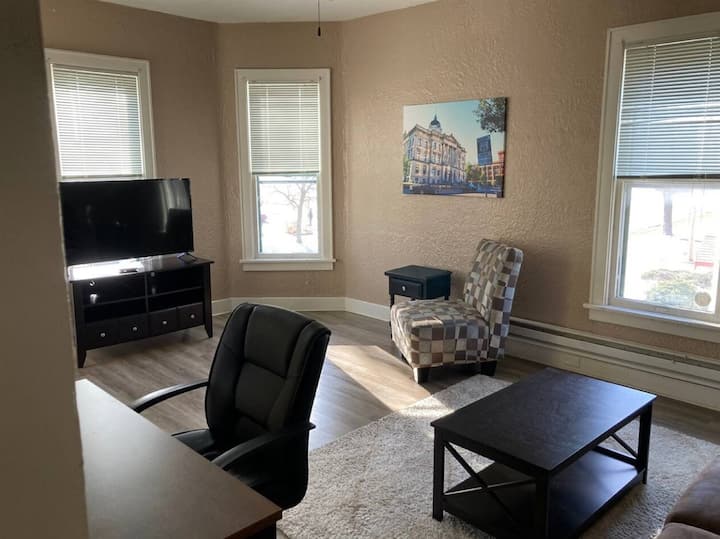 Charming 1 Bed Historic Hideaway - Pet Friendly! - Bloomington
