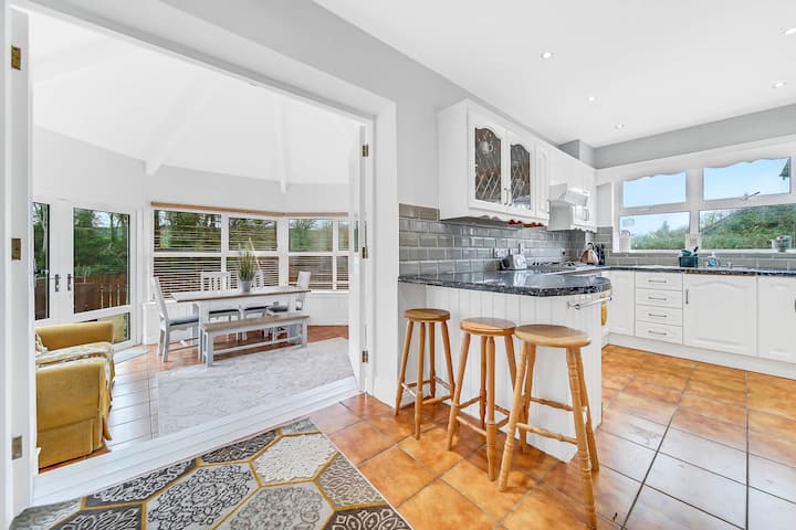 Spacious Coastal Accommodation With Games Room - Rathmullan