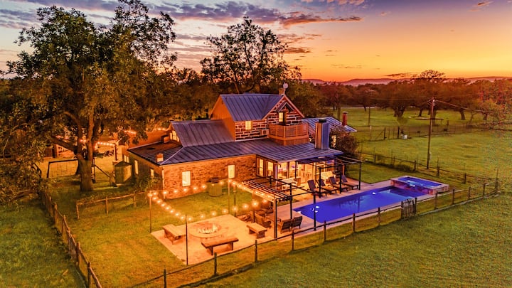 Pool/spa, Fire Pit, Game Barn, Friendly Animals! - Texas